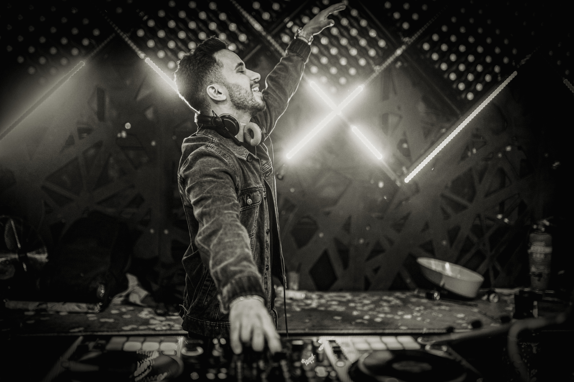 דיג׳יי ניצן מאירי - מוזיקה לחתונות - DJ Nitzan Meiri | דיג׳יי ניצן מאירי